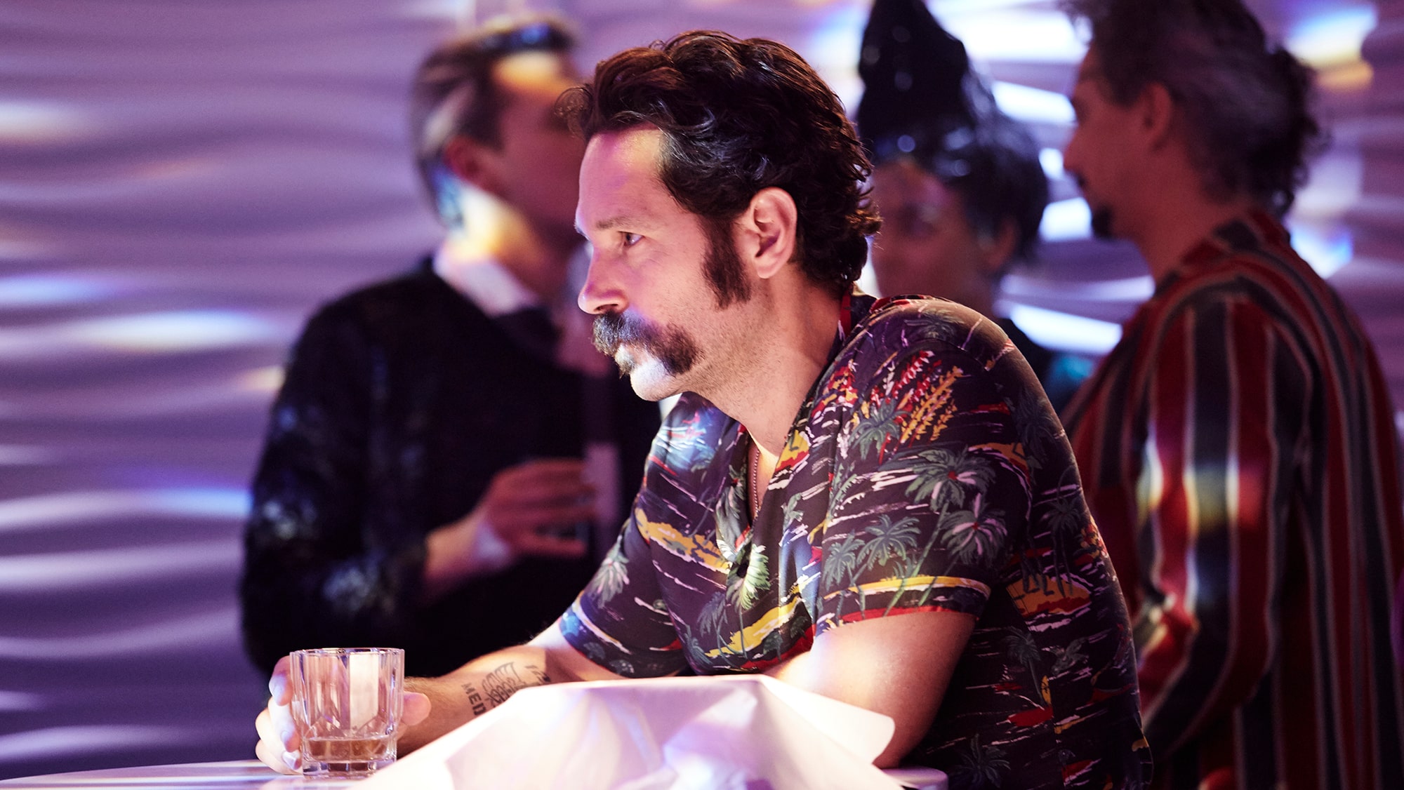 Mute Movie Review - Duncan Jones & Alexander Skarsgård's Netflix Sci-Fi ...