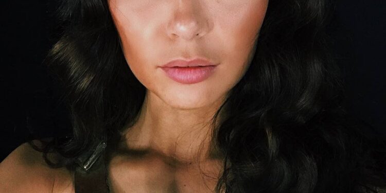 Caitlin Burles, Gal Gadot’s Wonder Woman Stunt Double, Steals The Spotlight With New Behind-the ...