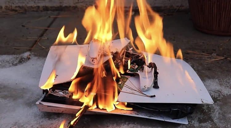 PS5 Gamers Sound the Alarm: This Fatal Design Flaw Could Destroy Your ...