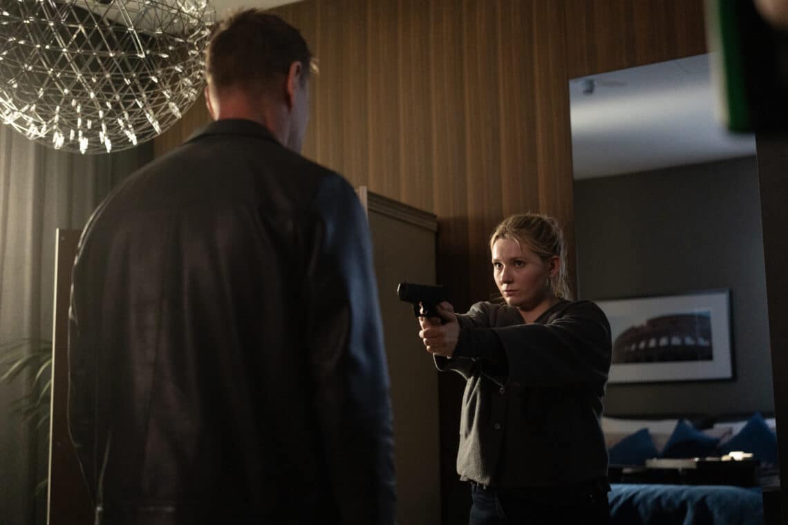 Classified Movie Review – Aaron Eckhart's Film Shoots Blanks