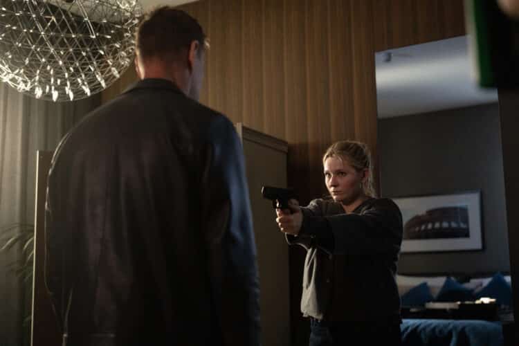 Classified Movie Review – Aaron Eckhart's Film Shoots Blanks