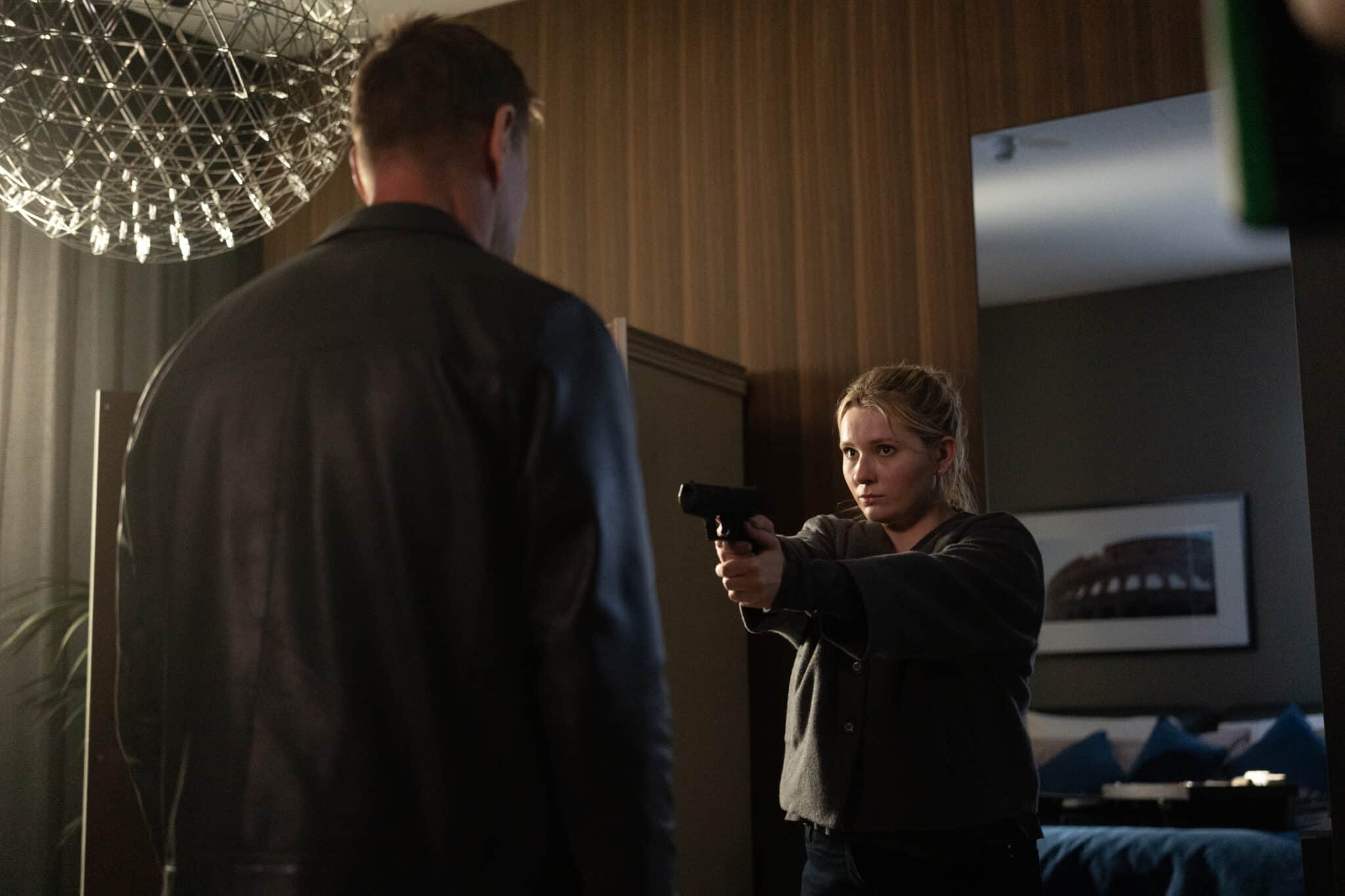 Classified Movie Review – Aaron Eckhart's Film Shoots Blanks