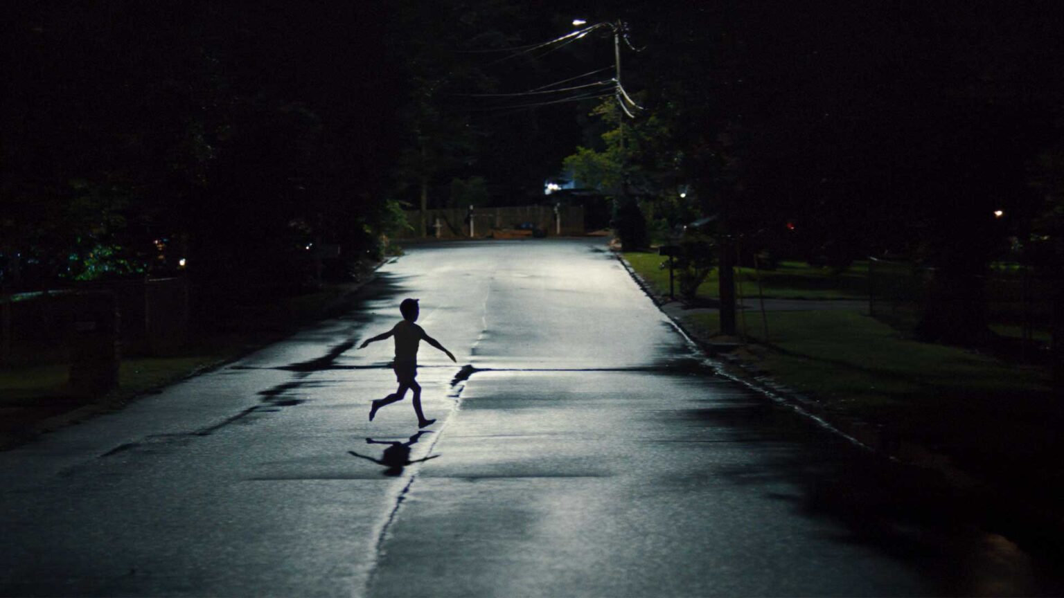 Weapons Movie Review - The Best Horror Movie Of 2025